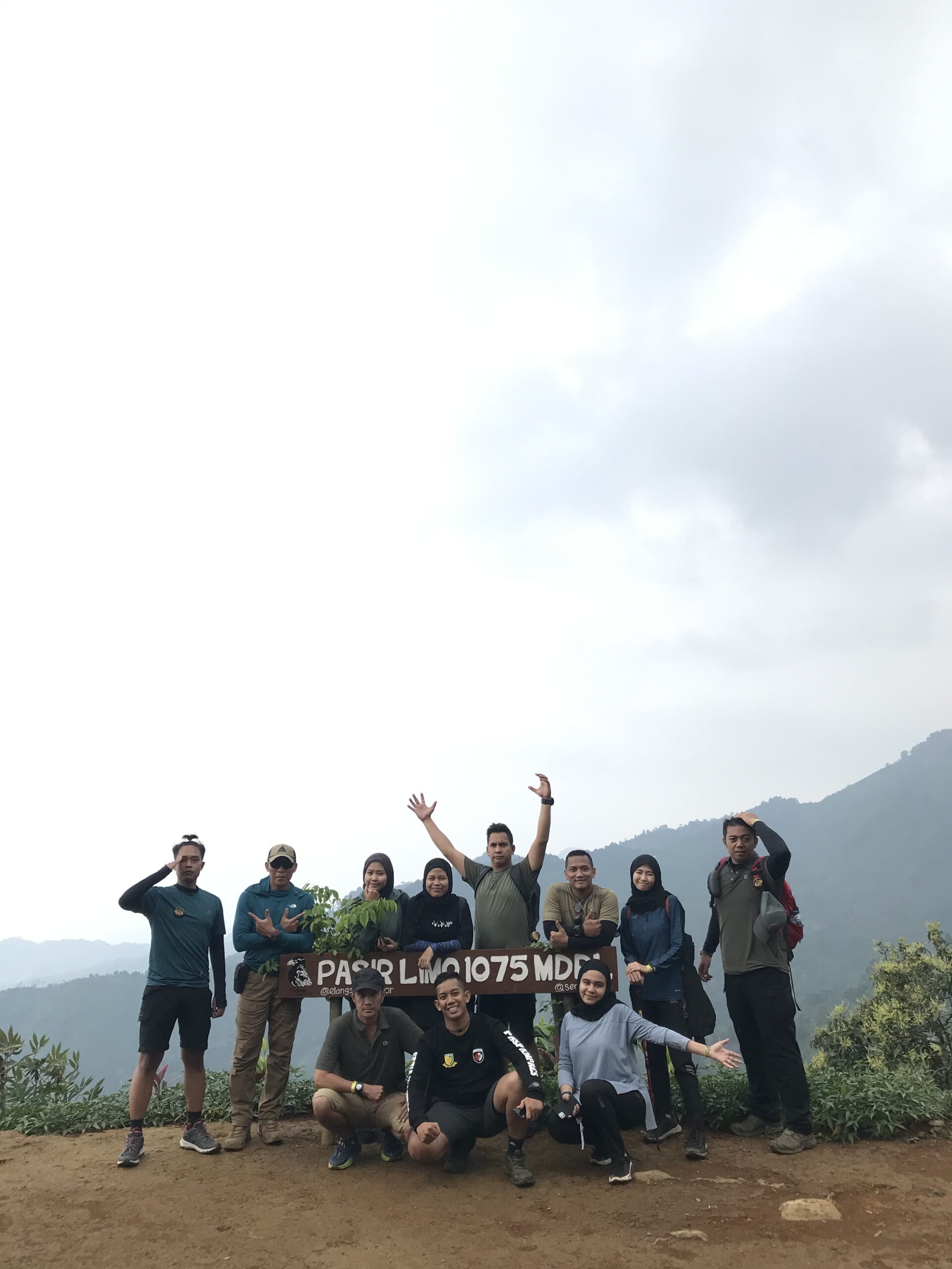 Cisadon – Bukit Paniisan – Curug Kencana - sentultrekkingbogor.co.id
